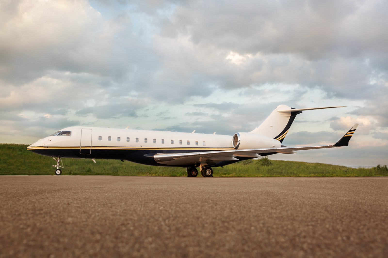 Bombardier Global Express XRS LX-ZIO | Private Jet | Global Jet